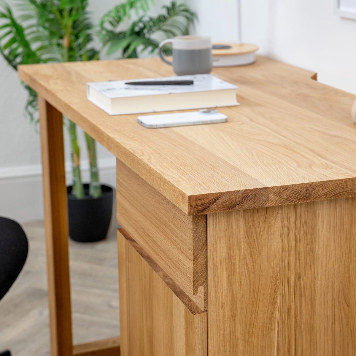 Full Stave Oak Solid Wood Desk with Drawer Cabinet